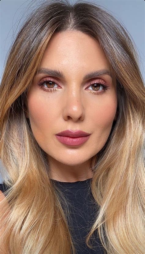 Pin De Karina Iturrieta En Makeuppp Peinados Peinado Y Maquillaje