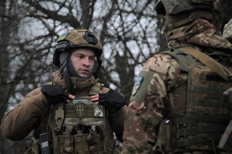 Українські морпіхи показали як нищать ворожу техніку дронами камікадзе ВІДЕО
