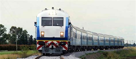 furor y larga fila virtual en la venta de pasajes de tren hacia la costa para el verano