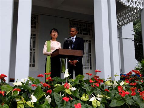Barack Obama Becomes First Us President To Visit Burma Meeting Aung