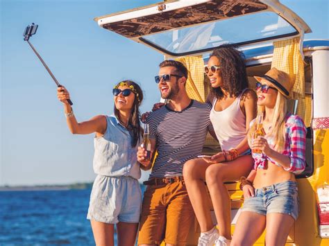 Taking Perfect Selfies 10 Expert Selfie Tips To Look Good