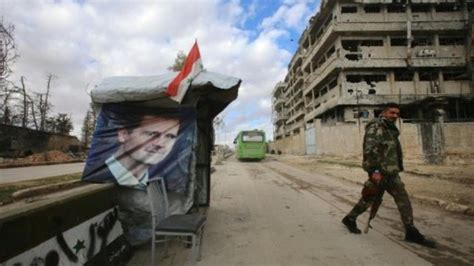 الصليب الأحمر إجلاء 150 مدنيا في وضع صحي سيء من حلب القديمة