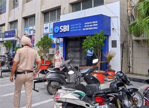 Sc Gives Sbi 24 Hours To Release Electoral Bonds Data