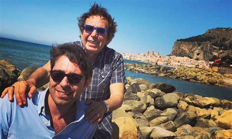 Giucas Casella Il Figlio Chirurgo Salva La Vita Ad Una 12enne