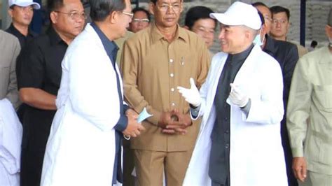 ព្រះករុណា ព្រះមហាក្សត្រ ប្រោសព្រះរាជទានព្រះរាជទ្រព្យ ចំនួន ២០មុឺនដុល្លារ