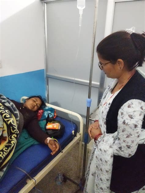 जिल्ला अस्पताल डोटीमा बोगटानका ८ जना पाठेघर खसेका महिलाहरूको निशुल्क