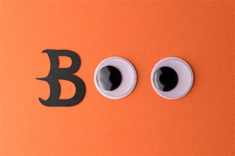 단어 Boo 검은 글자와 끈적 거리는 눈으로 만든 최소한의 할로윈 개념 0명에 대한 스톡 사진 및 기타 이미지 0명 10월