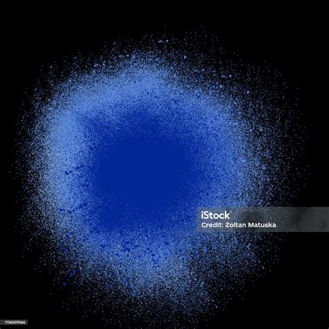 파란 연기 분말 먼지 폭발에 고립 된 까만 예술 추상적인 디자인 요소 배경 0명에 대한 스톡 사진 및 기타 이미지 0명
