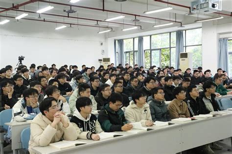 华龙网：院士走进本科生课堂！重庆交通大学校长、中国科学院院士赖远明开讲《隧道工程》专业课 重庆交通大学新闻网