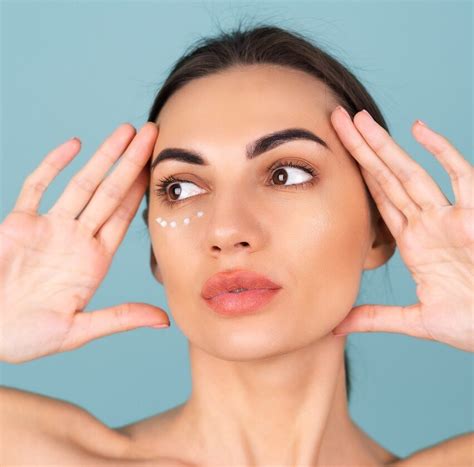 Relleno de Ojeras Acido Hialurónico MR clinica