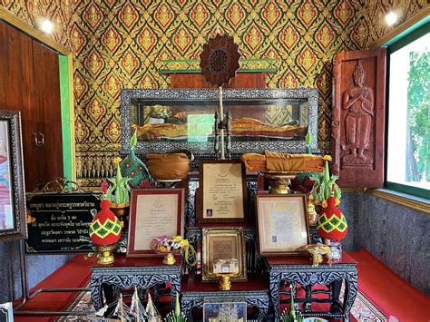 People Flock To See Body Of Thai Monk That Doesnt Decompose After 22 Years Nestia