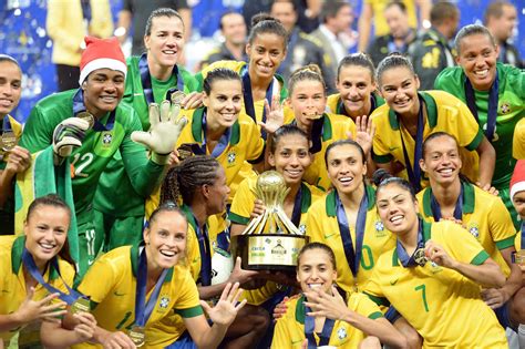 Seleção feminina de futebol conquista título sobre campeãs olímpicas