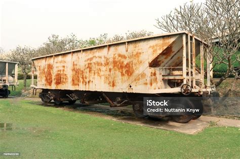 광산의 순서 기차에서 오래된 녹슨 녹색 정원 고해상도 이미지 갤러리에 버려진 기차 0명에 대한 스톡 사진 및 기타 이미지 0명 광산 광업 Istock