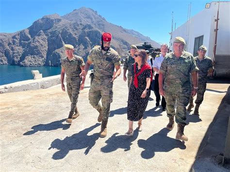 وزيرة الدفاع الإسبانية تكشف سبب زيارتها المفاجئة إلى الجزر المغربية