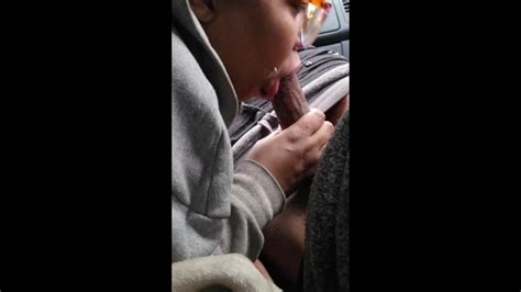 Сосет и пускает слюни на Bbc в машине