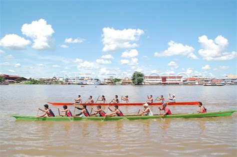 Dayung Tradisional Antara Foto