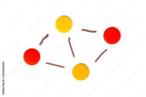 simple small decentralized network with four circle nodes and