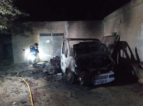 Incendio En Ibiza Las Llamas Arrasan Una Autocaravana