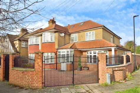 Broadoak Avenue Enfield En3 6 Bedroom Semi Detached House For Sale