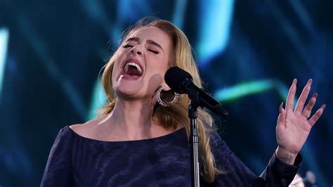 Adele Interrompe Show Na Alemanha Para Assistir às Olimpíadas