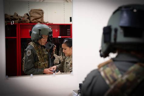 First Female Fighter Pilot Takes Off On Last Flight With The Us Air