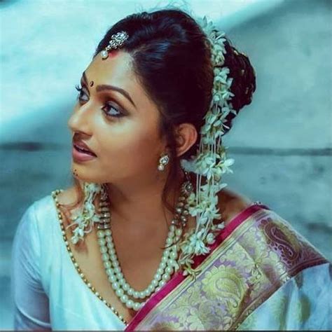 Kaviya Oba කවිය ඔබ