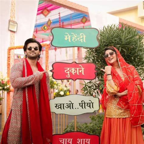 Shoaib Ibrahim And Dipika Kakkar Enjoying At Saba Ibrahim Mehendi
