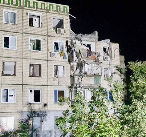 Нічний обстріл Нікополя 4 поранених у багатоповерхівці зруйновані 4