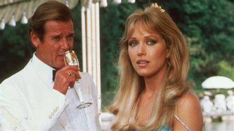 Tanya Roberts Bond Girl And Charlies Angels Star Is Still Alive Despite Agent Earlier Saying