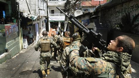 Policial é Baleado Durante Ação Da Pm Na Rocinha Vídeo Tem Fumaça E