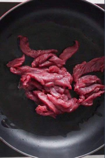 One Skillet Beef Tips And Gravy Recipe Savory Nothings