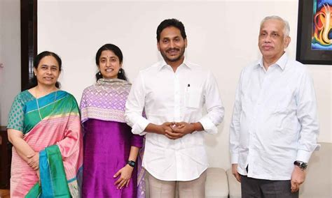 Cm Ys Jagan Couple Pays Courtesy Call On Gove Nor Designate