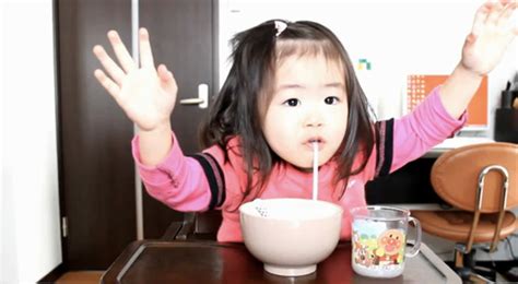 Meet The Most Adorable Japanese Girl Who Really Loves Her Food