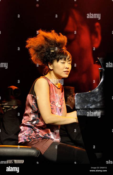 Hot Sexy Hiromi Uehara Bikini Pics