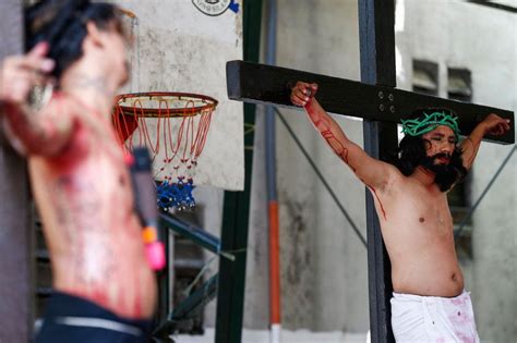 El Sangriento Jueves Santo Al Que Se Someten Los Penitentes En