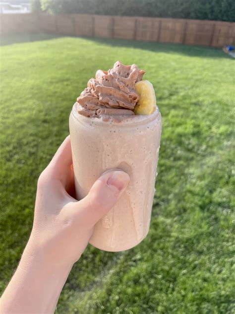 Chocolate Peanut Butter Banana Smoothie — Dietitian Hannah