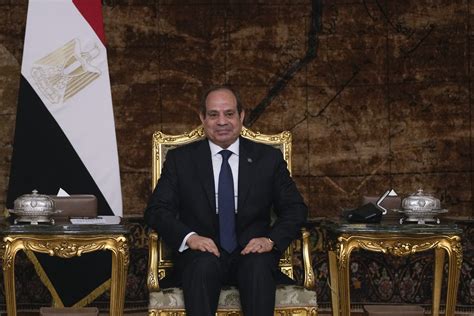 بترشيح من شيخ الأزهر السيسي يعين مفتيا جديدا في مصر لمدة 4 سنوات