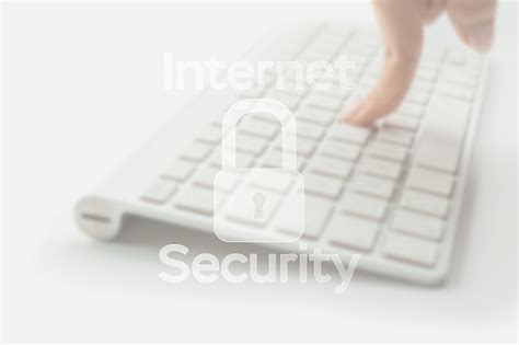 흐리게 키보드 배경에 인터넷 보안 컴퓨터 데이터 기호입니다 해커 의 공격 및 데이터 유출 정보 유출 개념 개념 기호에 대한 스톡