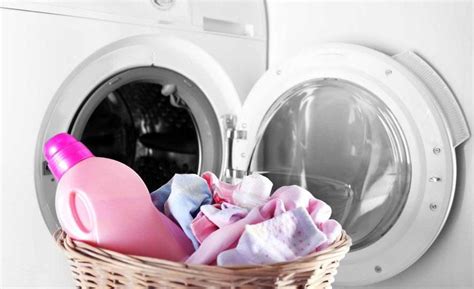 Як вивести жовті плями з білого одягу без шкоди для виробу