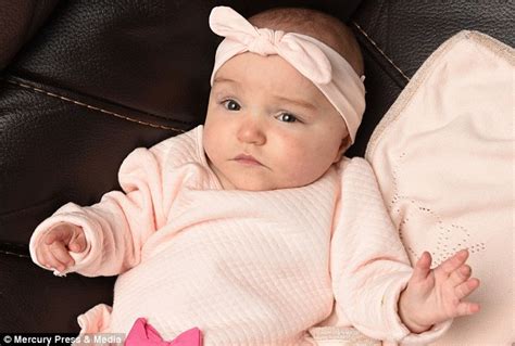 Bebê prematuro sobrevive após nascer apenas dois dias após o prazo limite