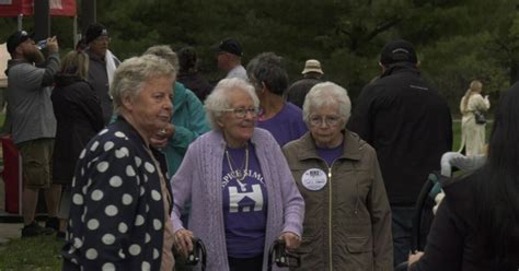 Hundreds Hike For Hospice Simcoe