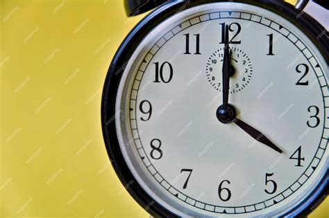 Premium Photo Shot Of Vintage Retro Analog Clock On Yellow Background Showing 4 O Clock