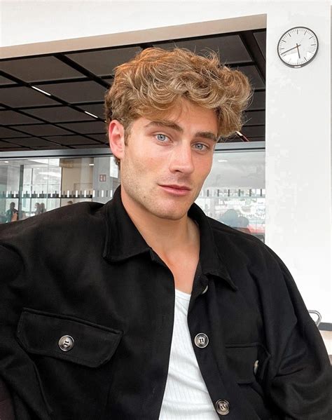 Linus Weber Beautiful Guys