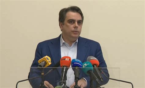 КОКОРЧО ИЗВАДИ НОЖИЦАТА Даването на добавки предизборно за Великден е порочна практика