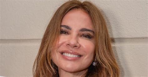 Luciana Gimenez posa de biquíni e curte dias de sol na Europa