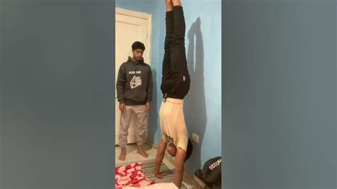 تمرينه هاند استاند مع اخويا الصغير Youtube