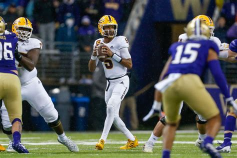 Breaking Jayden Daniels Named Lsu S Starting Quarterback Sports Illustrated Lsu Tigers News