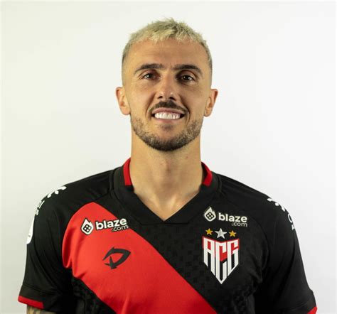 Atlético Goianiense empresta dois atacantes e regulariza mais dois
