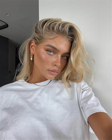 Алиса голубоглазая эскорт модель Киева