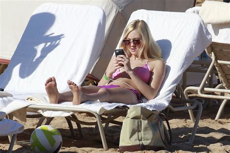 Ava Sambora Wearing Skimpy Pink Bikini While Paddleboarding In Hawaii